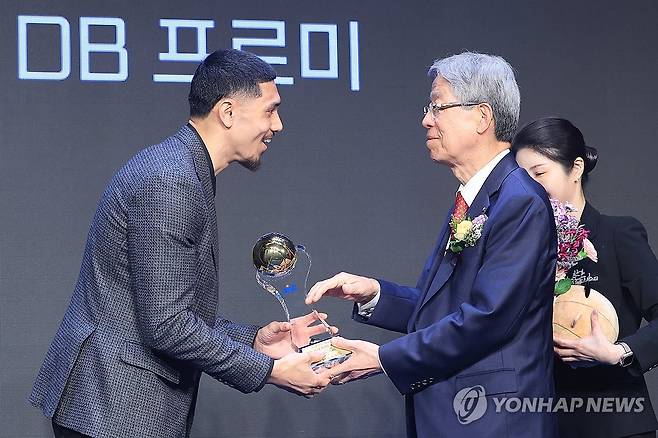 프로농구에 새 역사db 알바노 아시아쿼터로 온 첫 번째 Mvp종합