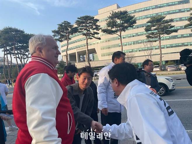 현장 제가 왜 온지 알죠 인요한 청주 정치신인 김진모·김동원 지원사격