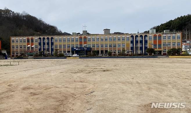 군산 옛 월명초 운동장 부지 활용 두고 논란 왜