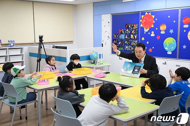 늘봄학교 한 달간 100개교·1만4000명 증가참여학교 1학년생 74 이용