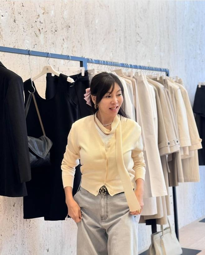 황신혜 61세의 소녀감성 하프 스타일에 핑크 리본이 포인트 헤어핀 코디법 뷰티는 내운명