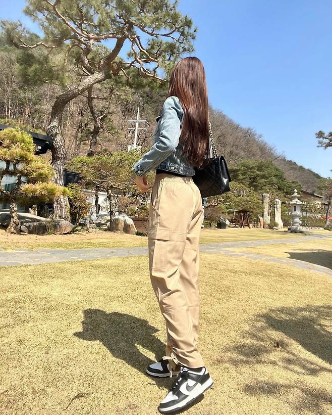 남궁민 아내 진아름 청재킷 입고 인형 같은 몸매 뽐내