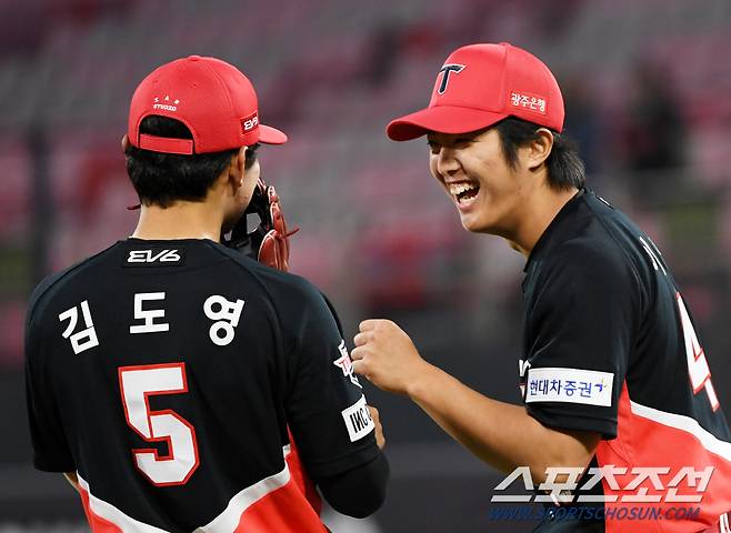 Kkkkkkk 151km 직구커브로 Abs에 맞춤 피칭 시즌 첫 승 볼넷줘도 타자들이 잘참았다 멘탈갑으로 거듭난다