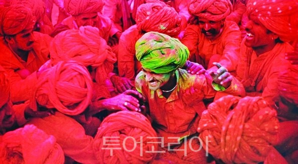 인도 색채의 축제 홀리 춘천 유치남이섬에서 13일 펼쳐진다