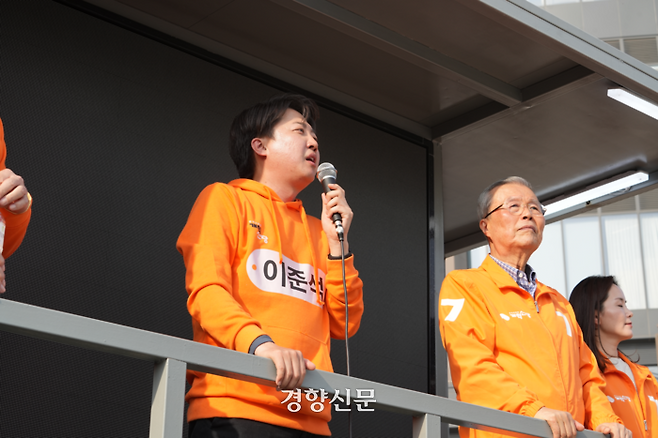 김종인 “이준석 국회 보내 새 지도자로 만들어 달라” 