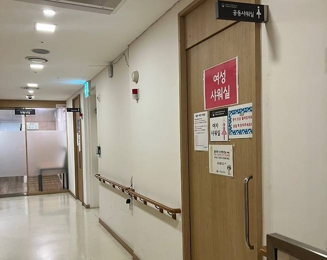 병원 女샤워실 갑자기 들어온 70대男‘실수라는데 처벌 못하나요”