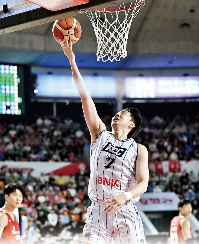 정창영 미쳤다… KCC 1승 남았다