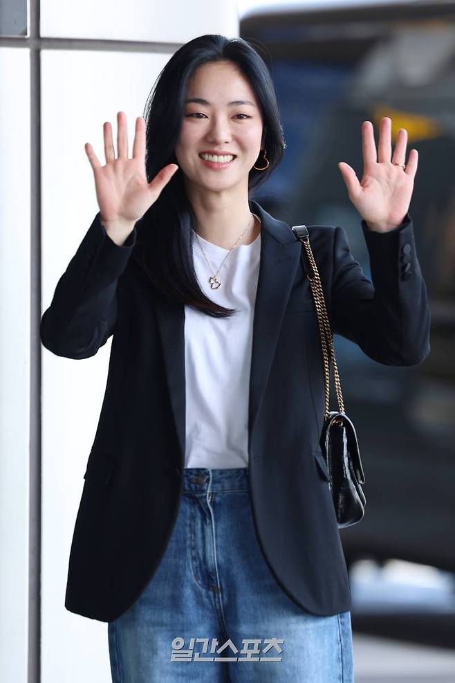 포토 전여빈 비타민 손인사