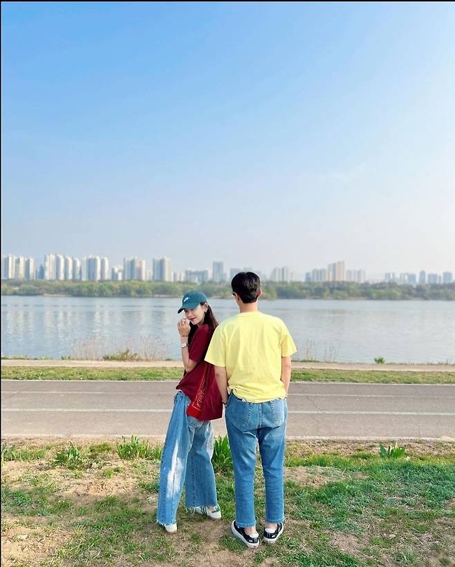 소이현 인교진과 티셔츠에 청바지 시밀러룩여전히 신혼 같아 스타와 패션