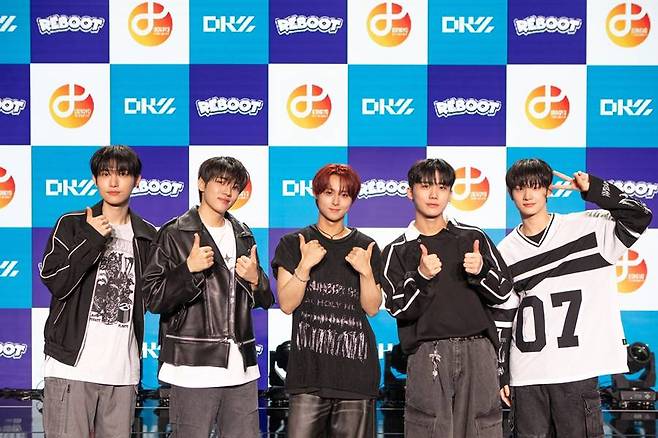 DKZ "5인조 개편, 더 성장된 모습 보여드리겠다는 마음가짐으로 준비"