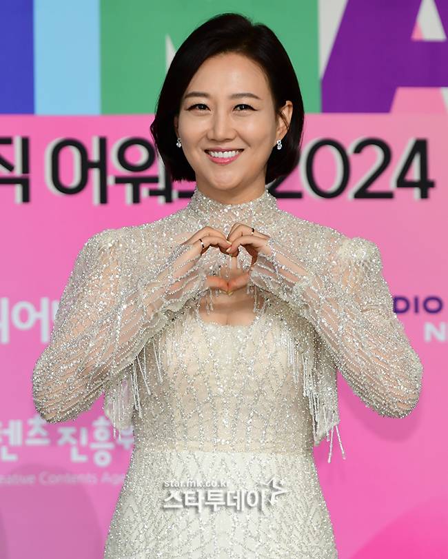 [포토] 장윤정, 수상 기대하며 손하트