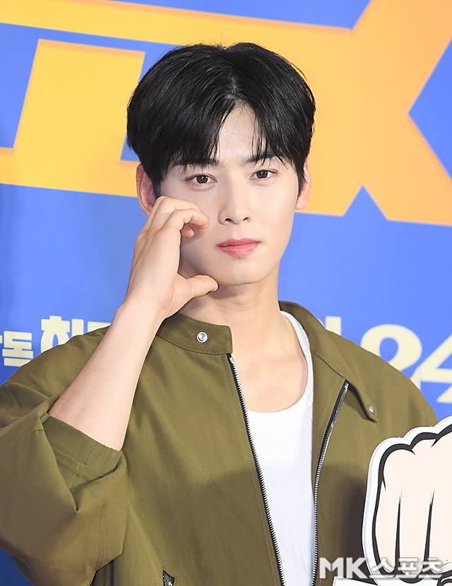 차은우 얼굴 천재 재킷만 걸쳐도 심쿵 세련된 봄버 재킷 남친룩 스타와 패션