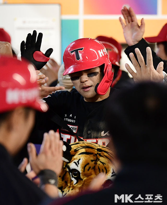 타이거즈 ‘문학 소년’ 데뷔 첫 3G 연속 홈런&5타점…KIA, SSG 11-3 대파로 전날 끝내기 패배 설욕 [MK문학]