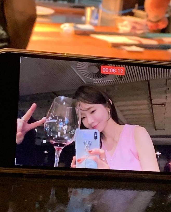 강민경 헤어 나오지 못한 호주 크롭톱 청바지 여행 패션 스타와 패션