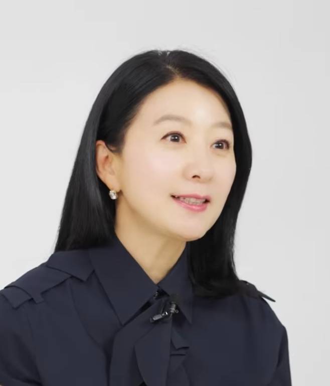 김희애 단발 바디펌으로 고급스럽고 세련된 헤어스타일 연출 우아함 그 자체 뷰티는 내운명