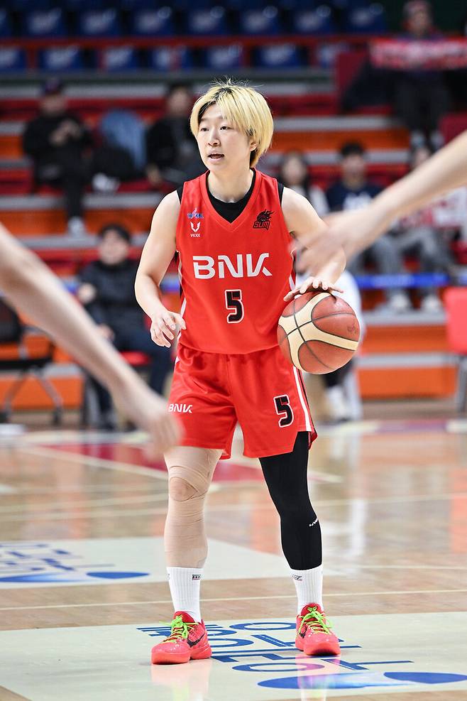 ‘FA 시장의 승자’ BNK, 최대어 박혜진-김소니아 동시 영입···안혜지와도 재계약