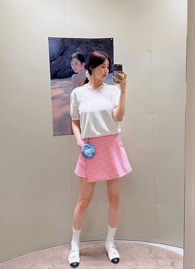 한지혜 봄바람 살랑살랑 육아 잊고 소녀 모드 니트와 트위드 셋업 나들이룩 패션엔