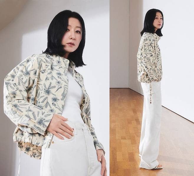 김희애 꽃피는 봄날 꽃무늬 봄버 재킷 나들이룩 어디꺼 패션엔