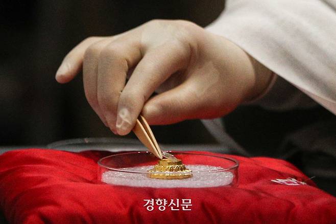 석가모니 진신사리 600년 만에 공개조계사서 고불식 봉행 정동길 옆 사진관