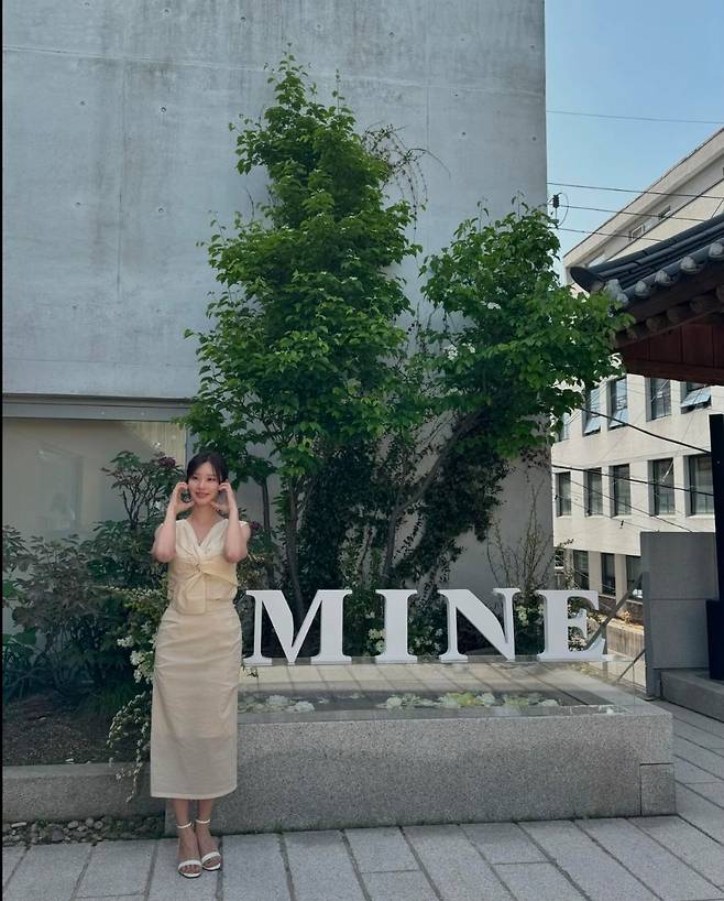 이주빈 눈물의 여왕 천다혜 우아한 쇼핑 삼매경 슬리브리스 원피스룩 스타와 패션