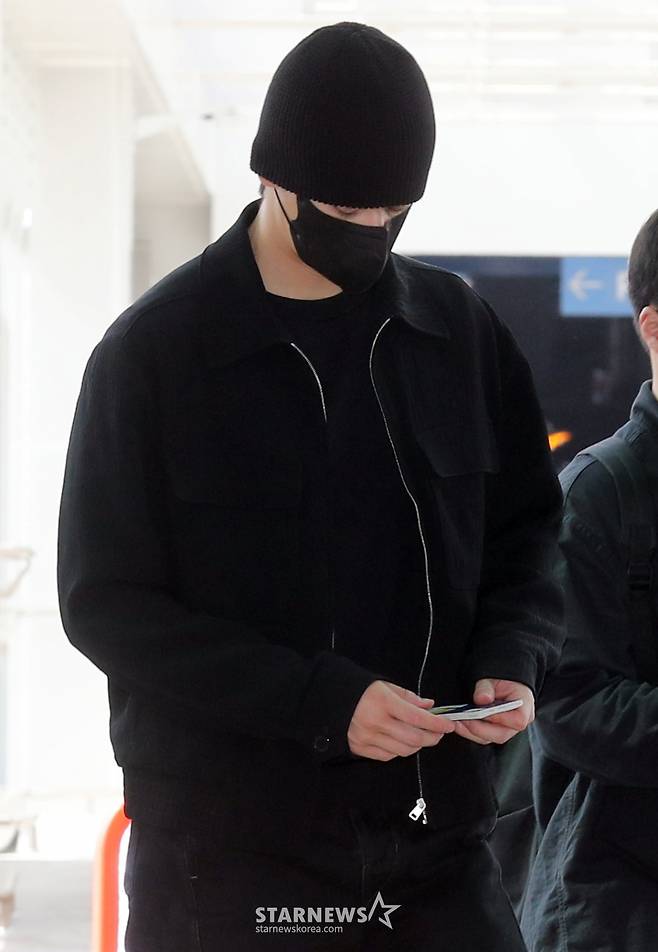차은우 검정색으로 차분한 출국 ★포토