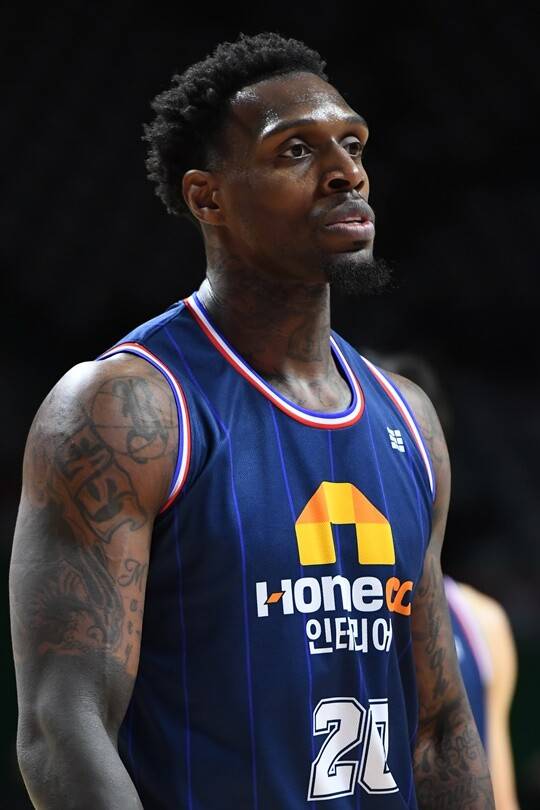 [KBL 4강 PO 게임 리포트] 깜짝 지원군 얻은 라건아, 그가 얻은 두 가지 결과