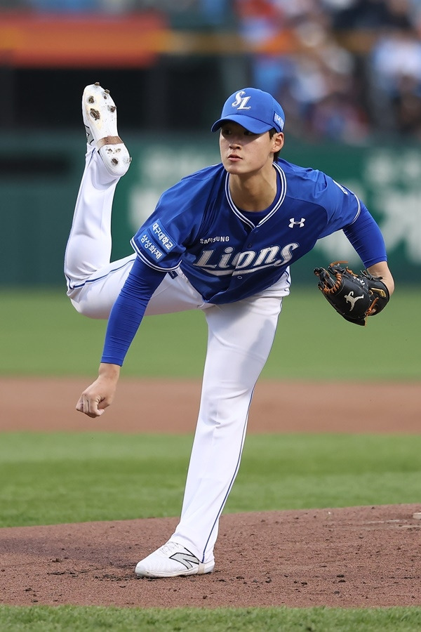 1·2회는 잘나가는데 3회부터 흔들린다”‘era 519 20살 우완 선발 로테이션 지킨다