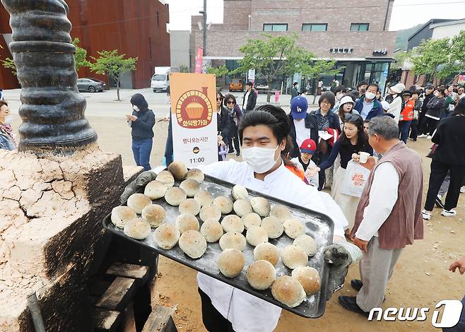 자연에서 도자기가 피어나다25일부터 이천도자기축제