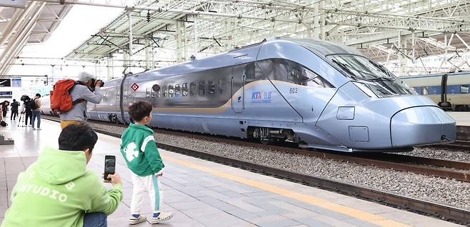 'KTX-청룡' 시속 320KM로 달린다