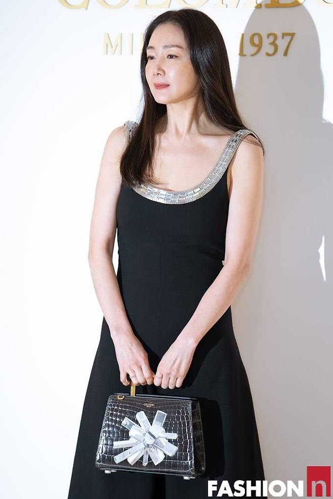 최지우 예쁜엄마의 압구정동 외출 49세 믿기 힘든 우아한 롱드레스룩 패션엔