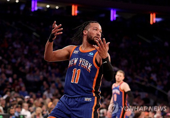 [NBA PO] 96-101→104-101, 27초 만에 극적으로 뒤집었다…뉴욕, 엠맥듀오 앞세운 PHI에 2연승