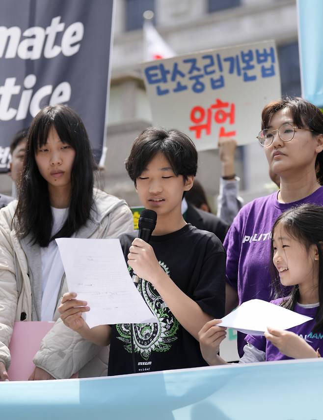 온실가스도 저희가 다 줄이나요” 국내 첫 기후소송 공개변론미래 세대 평등권은 지구 뭐래