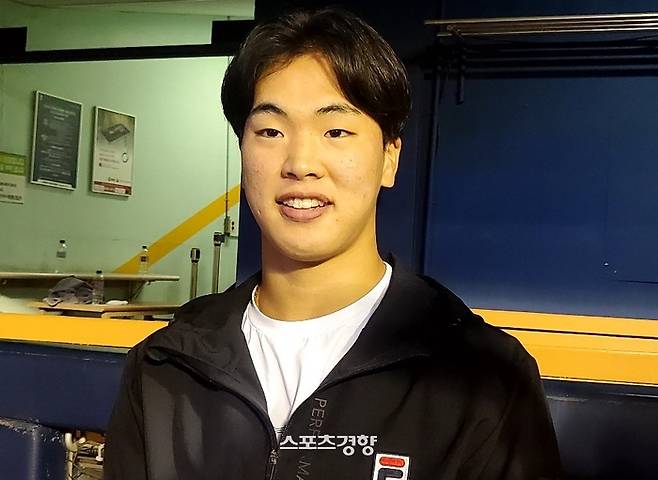120m 대형홈런 맞고 바로 직구 승부 20세 신인 첫 선발 맞나··· 누구한테 홈런 맞은지도 몰랐다 상대 타자 이름도 안봤다”
