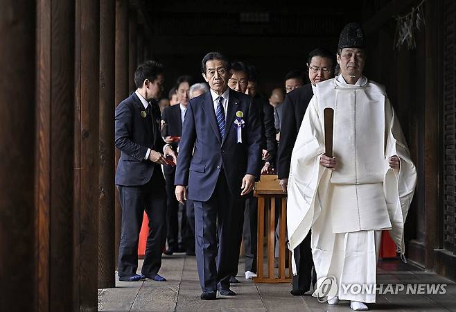 정부 日의원 야스쿠니 집단참배에 반성을 행동으로 보여라