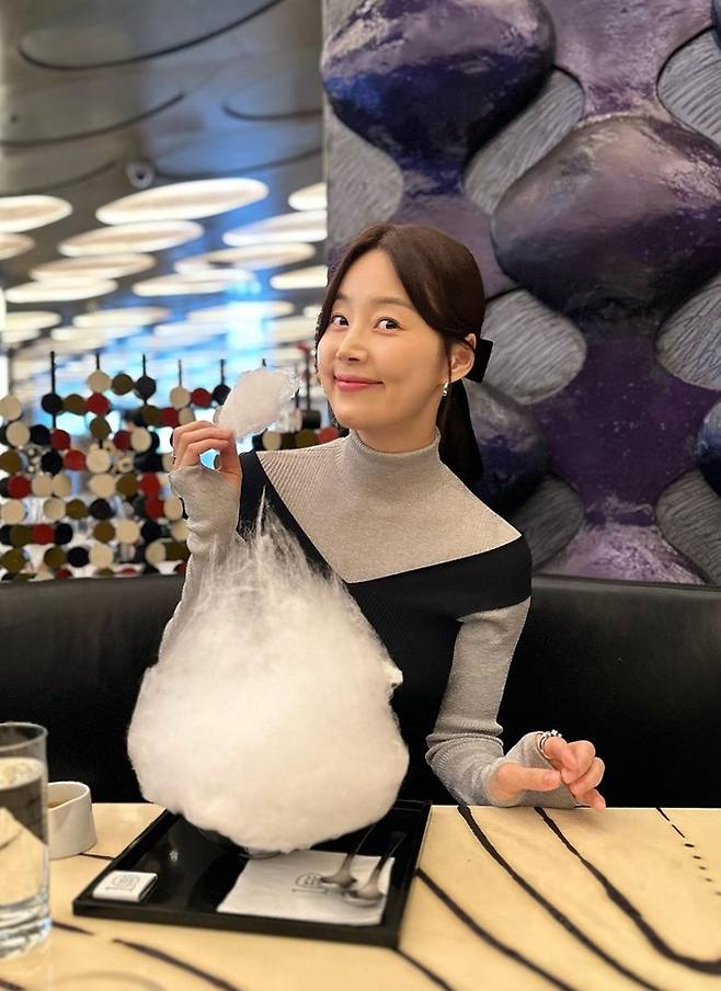한지혜 나도 솜사탕 팝업 즐긴 예쁜 엄마의 로맨틱 서스펜더 원피스룩 패션엔