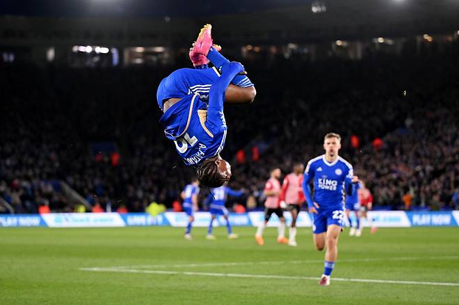 ‘EPL 승격 보인다!’ 레스터, ‘파타우 해트트릭’ 앞세워 사우샘프턴에 5-0 대승···2G 남기고 2위 리즈와 4점 차