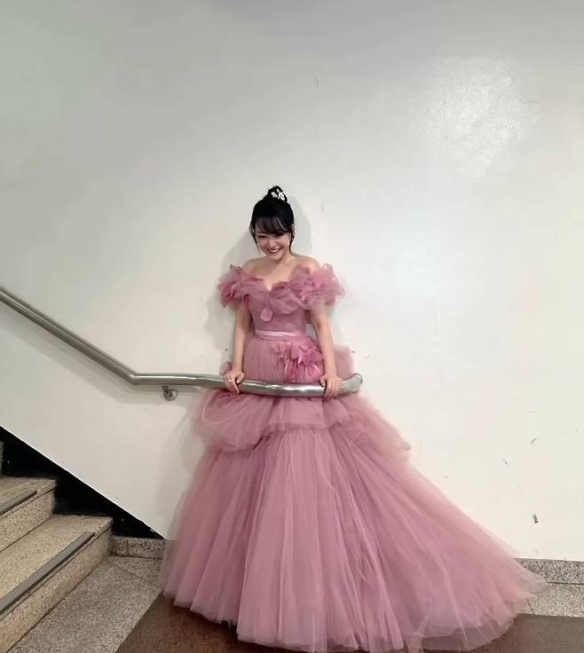 김소현 50세의 낭낭한 요정美 10년 더 어려보이는 애교머리 스타일링 뷰티는 내운명