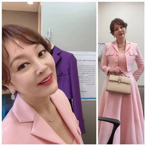 이승연 ‘55세 맞아 ‘핑크 공주 코스프레가 어울리는 동안미모살아있네”