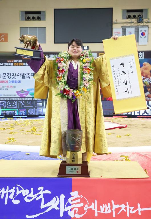 영암군민속씨름단 김민재 문경장사씨름대회서 개인통산 9번째 백두장사 올라