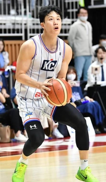 '형만 한 아우 없다' KCC 허웅, 챔프전 먼저 웃었다