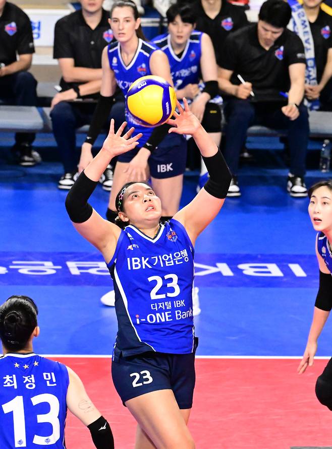 폰푼, 트라이아웃 하루 전에 아시아쿼터 신청 철회···IBK기업은행 어쩌나