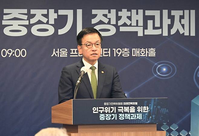 저출생 대책도 지출 구조조정 필요 현금성 지원 통폐합하고 백화점식 대책 벗어나야”