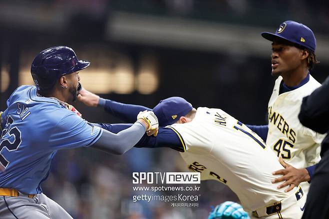 홈런 치자 보복구 그리고 말다툼에 이어 주먹다툼까지난투극 전말은