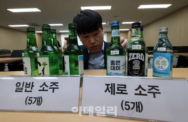 제로 슈거 소주 똑같이 살쪄요”일반 소주와 당류·열량 비슷