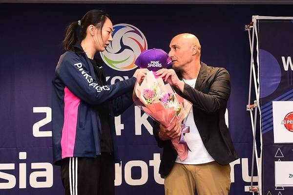 “김연경 선수를 좋아한다, 나 뽑을 거라 생각을…” 명장이 택한 中 196cm MB, 韓 입성에 설렘을 표하다 [MK제주]