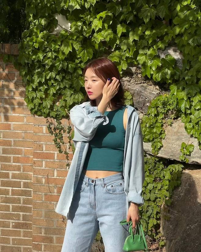 장희진 청셔츠와 청바지 입고 청청패션 라이프업