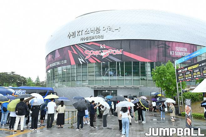 5차전도 매진, KT-KCC 챔피언결정전 흥행 이어졌다··KT 연고지 이전 후 최다 관중