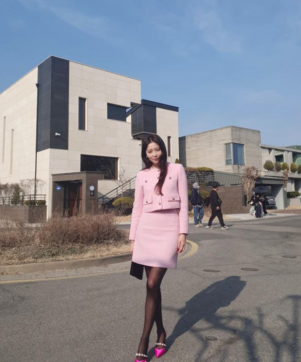 44살 믿기지 않는 비주얼17살 아들 둔 여배우20대 같은 핑크룩 소화한 관리법 어썸클