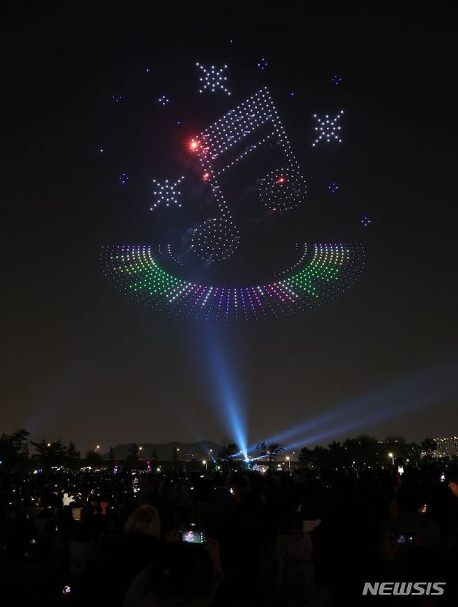 밤 하늘 수놓는 2024 월드 드론 라이트쇼 뉴시스pic