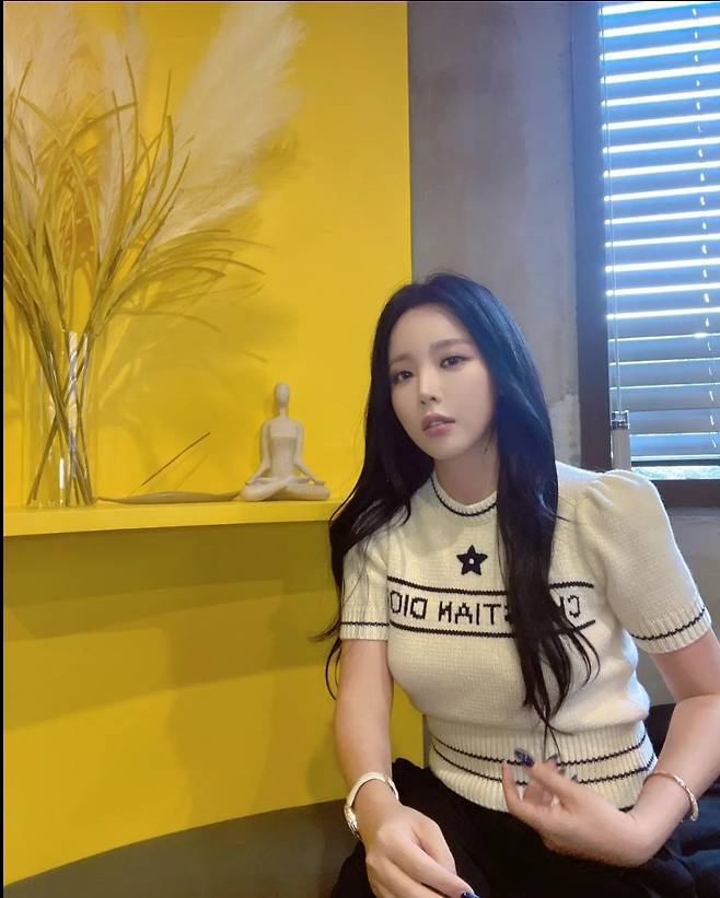 홍진영 디올 니트 입고 다시 찾아온 단발병 귀티 나는 슬랙스 패션 스타와 패션